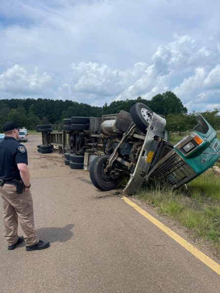 Log Truck Overturns in Carthage - Kicks96news.com - Central Mississippi ...